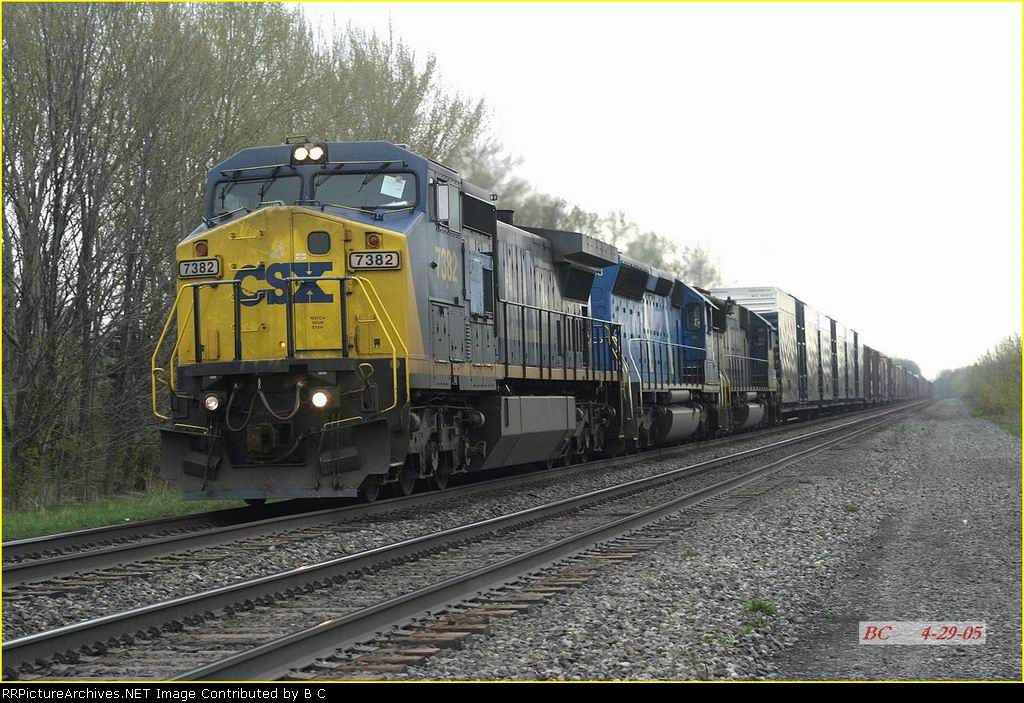 CSX 7382 @ Central Av. 04/29/2005